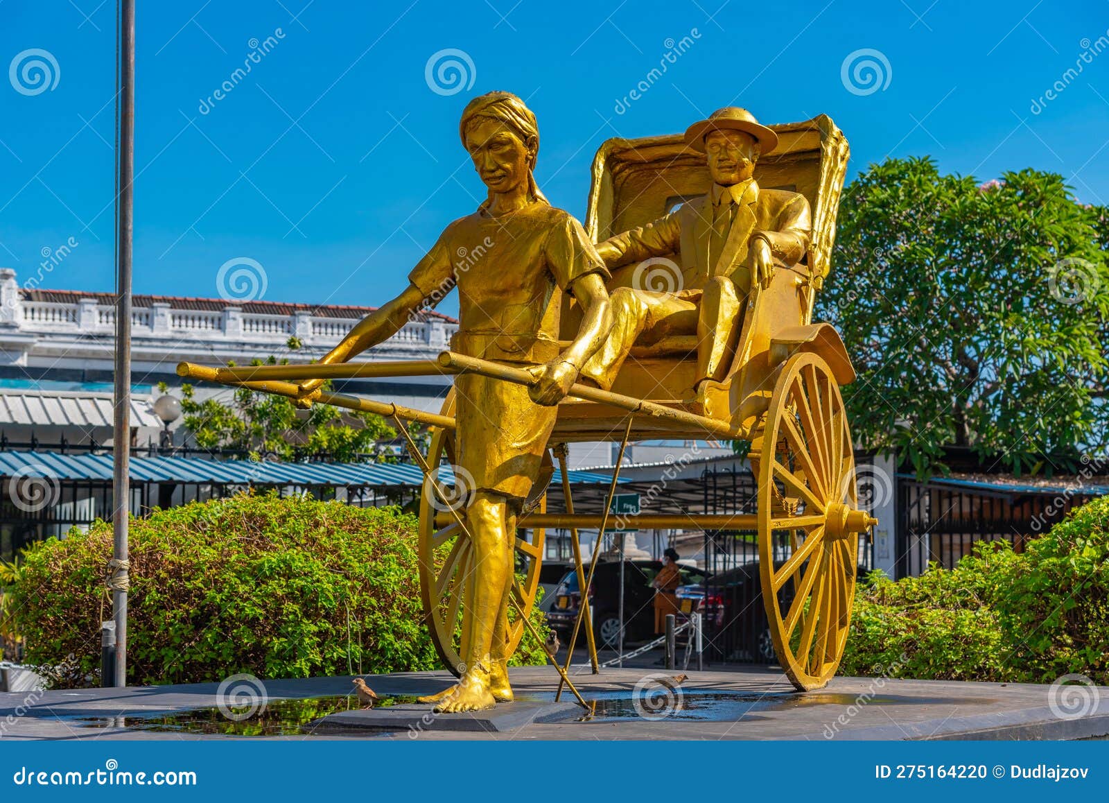 Colombo, Sri Lanka, January 18, 2022: Statue of a Golden Ricksha ...