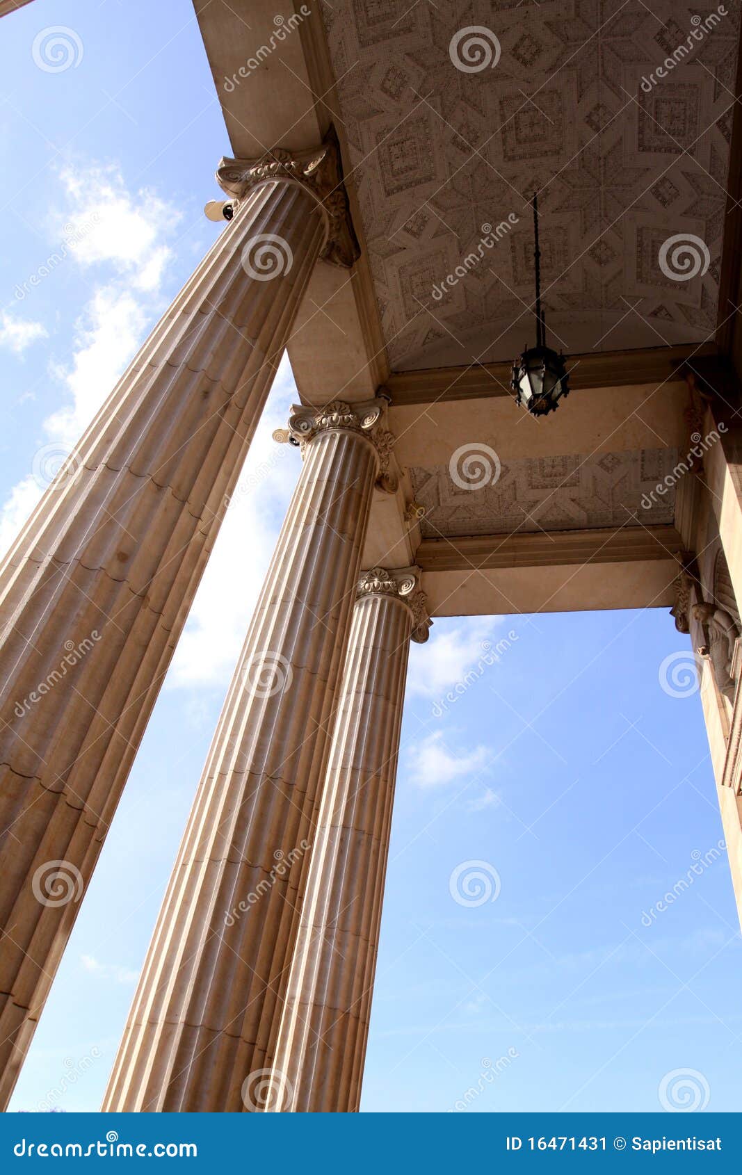 Colonade imagem de stock. Imagem de europa, curvado, curso - 16471431