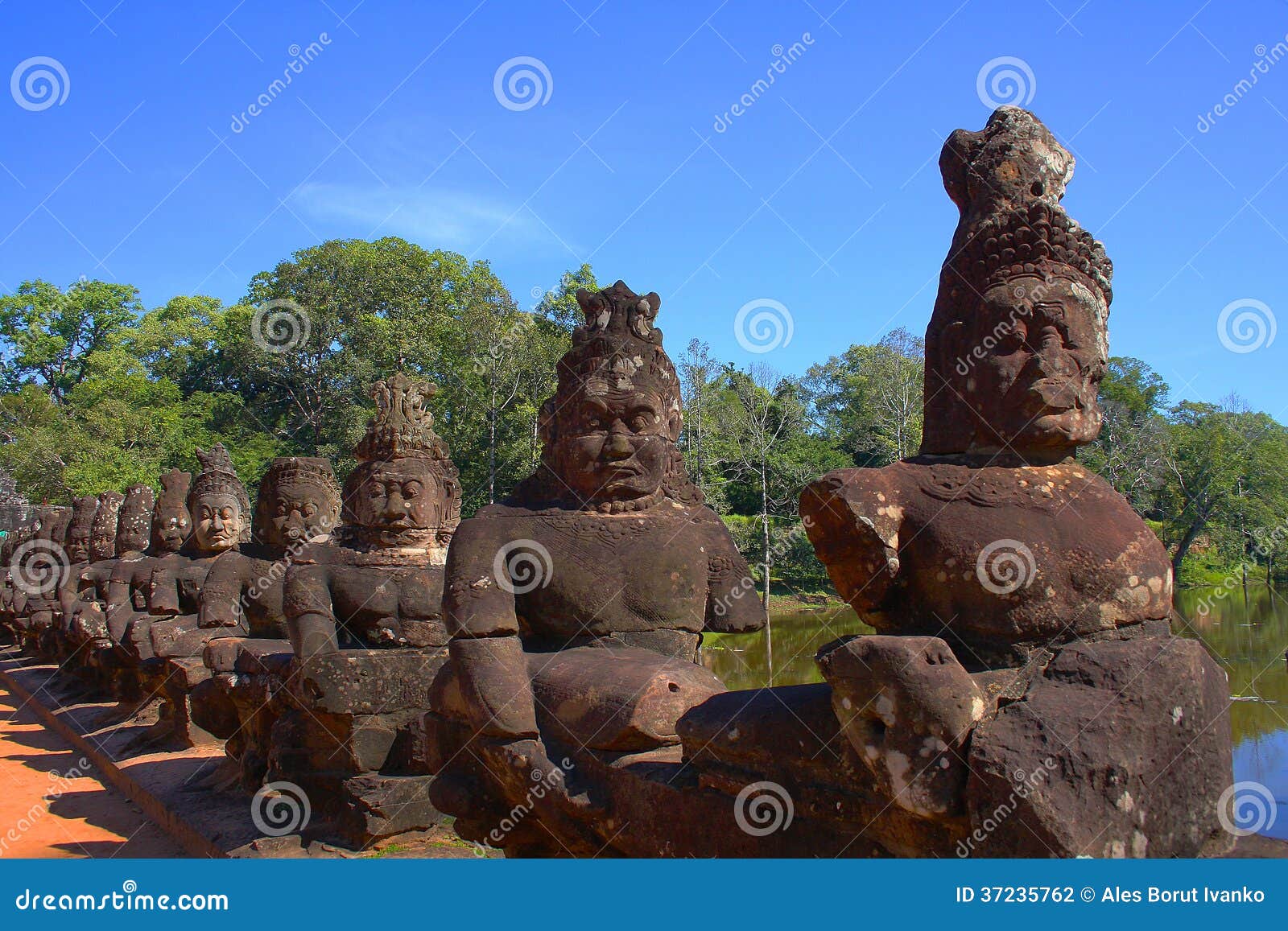 Colonade of Stone Statues As a Railing on the Bridge Editorial ...