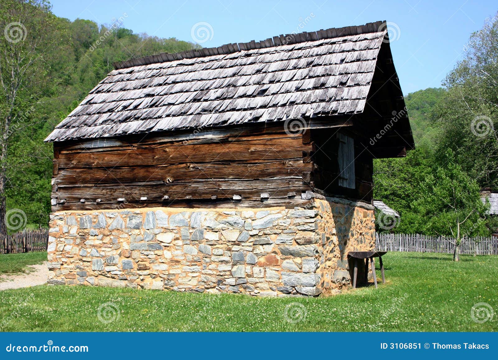 Colonial Barn in National Park Stock Image - Image of summer, center ...