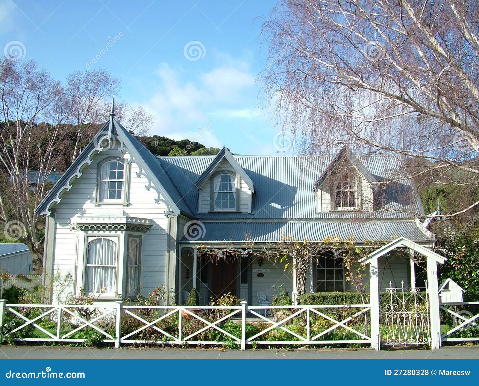 Colonial Cottage stock photo. Image of home, colonial - 27280328