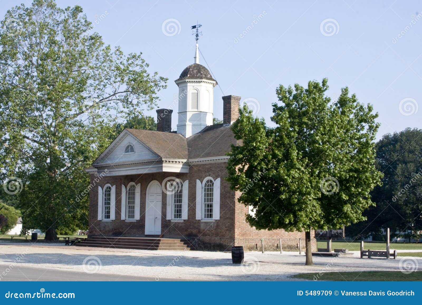 Colonial Courthouse editorial stock image. Image of virginia - 5489709