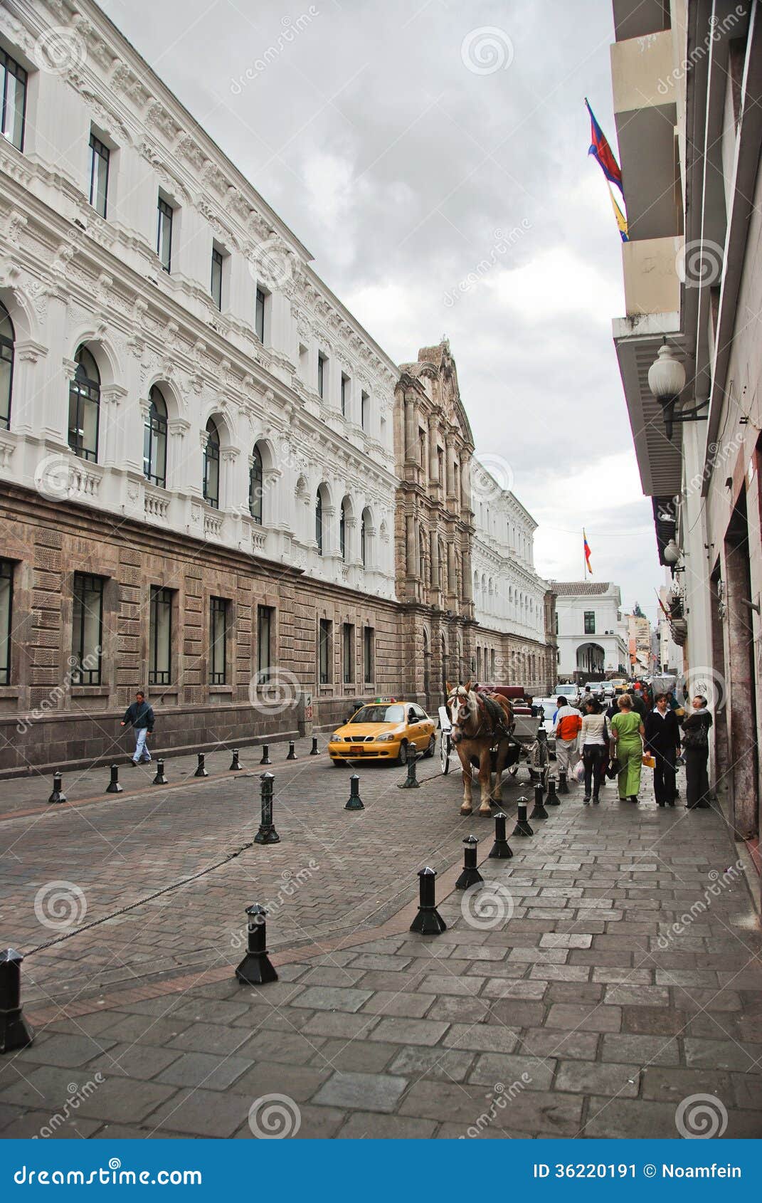 Colonial streets of Quito editorial photo. Image of quito - 36220191