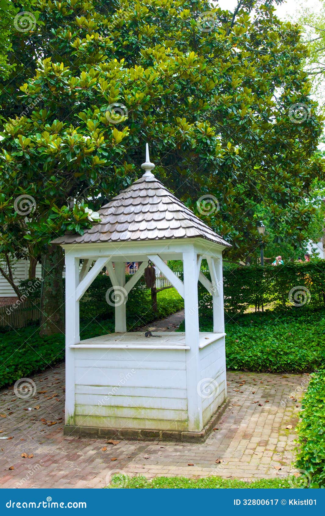 Colonial Well stock image. Image of authentic, town, colonial - 32800617
