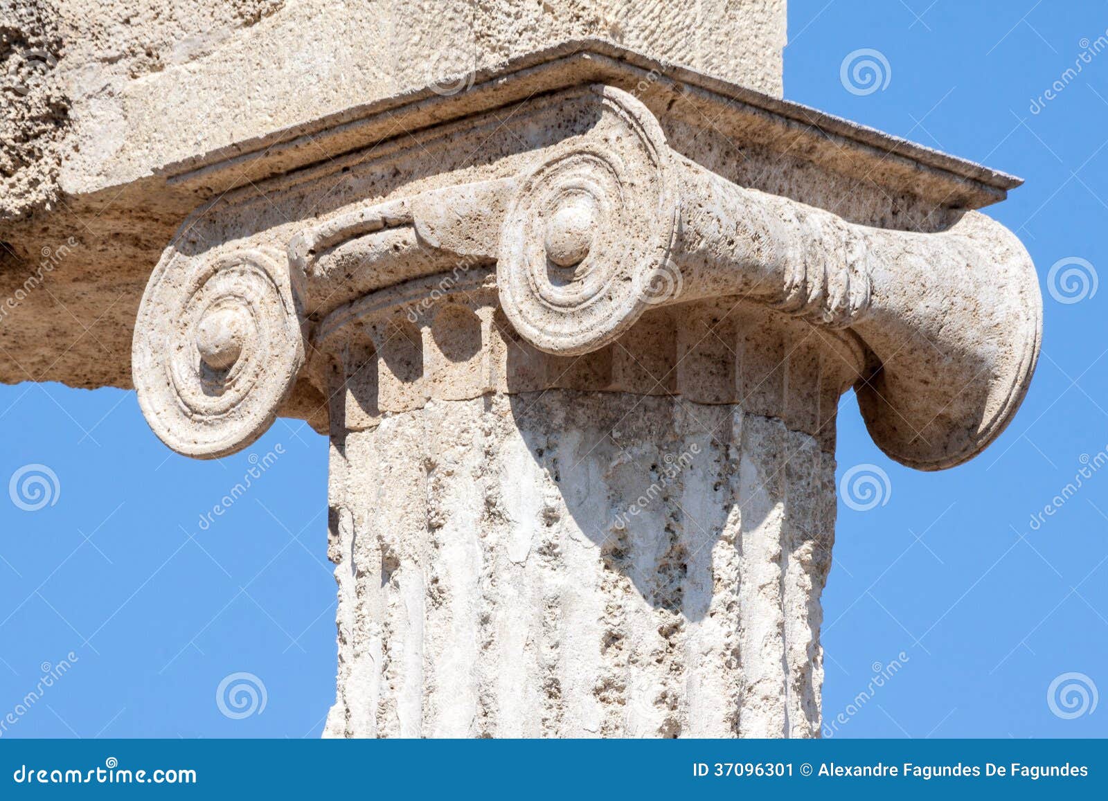 Colonna Ionica Olympia Greece Immagine Stock - Immagine di ordine ...