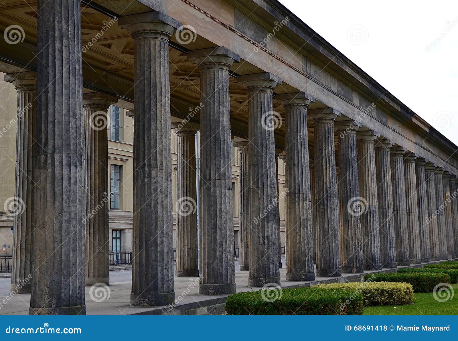 Colonnade stock foto. Image of neoklassiek, museum, reis - 68691418