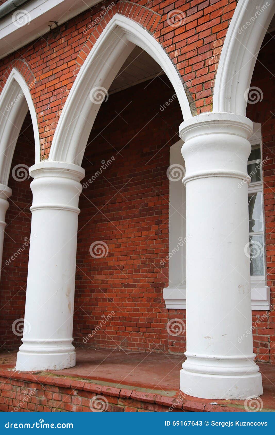 Colonnade with White Arches Stock Image - Image of manor, colonnade ...