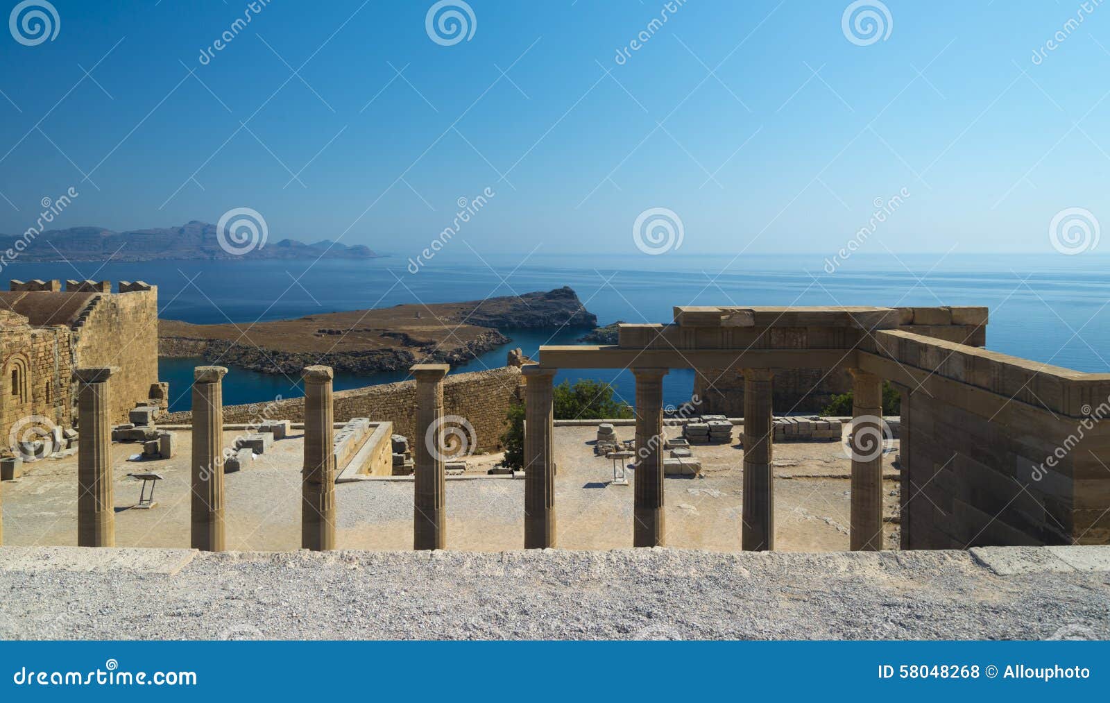 Colonne All'acropoli Di Lindos, Rodi Fotografia Stock - Immagine di ...