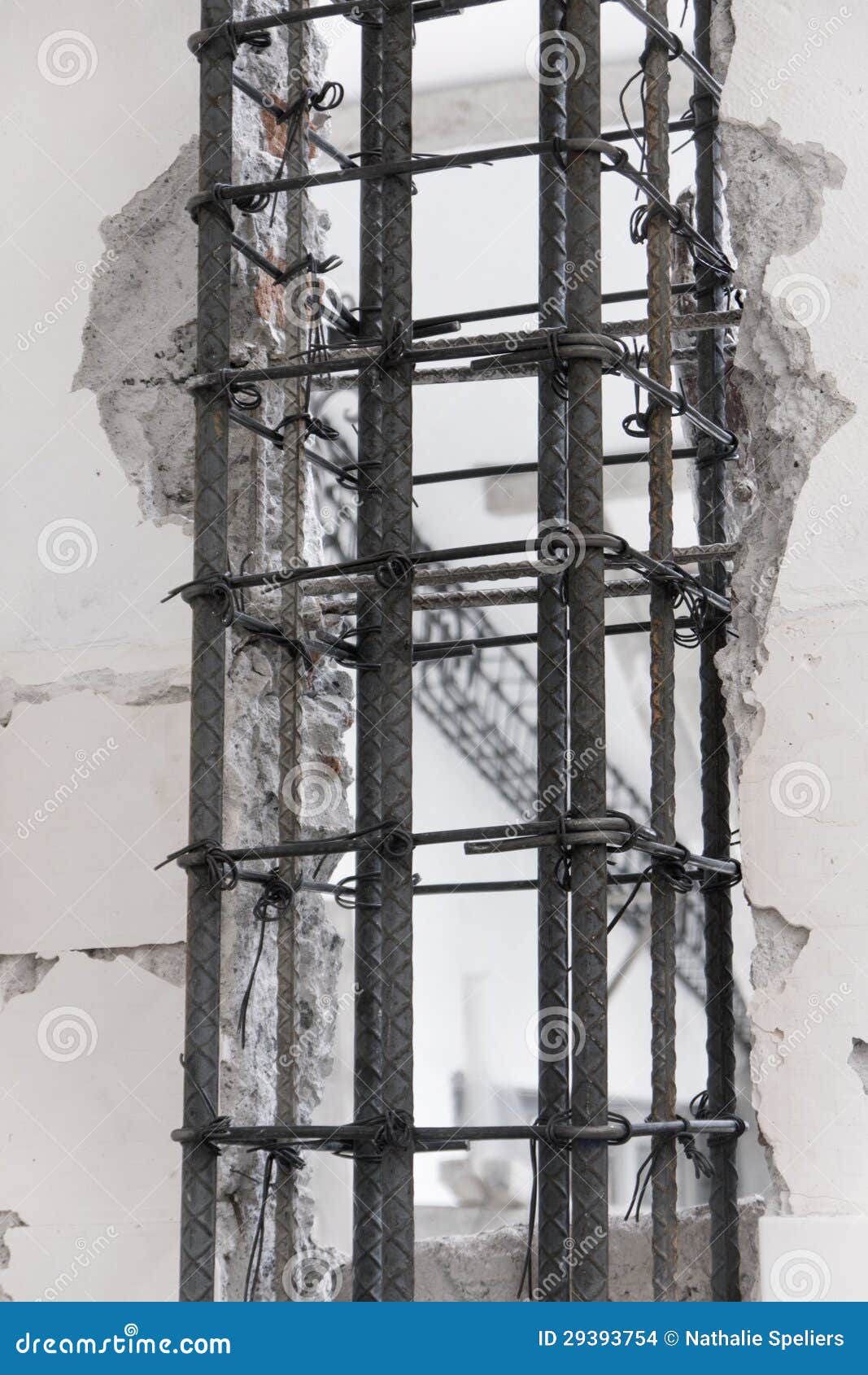 Colonne En Acier D'armature Photo stock - Image du construction ...