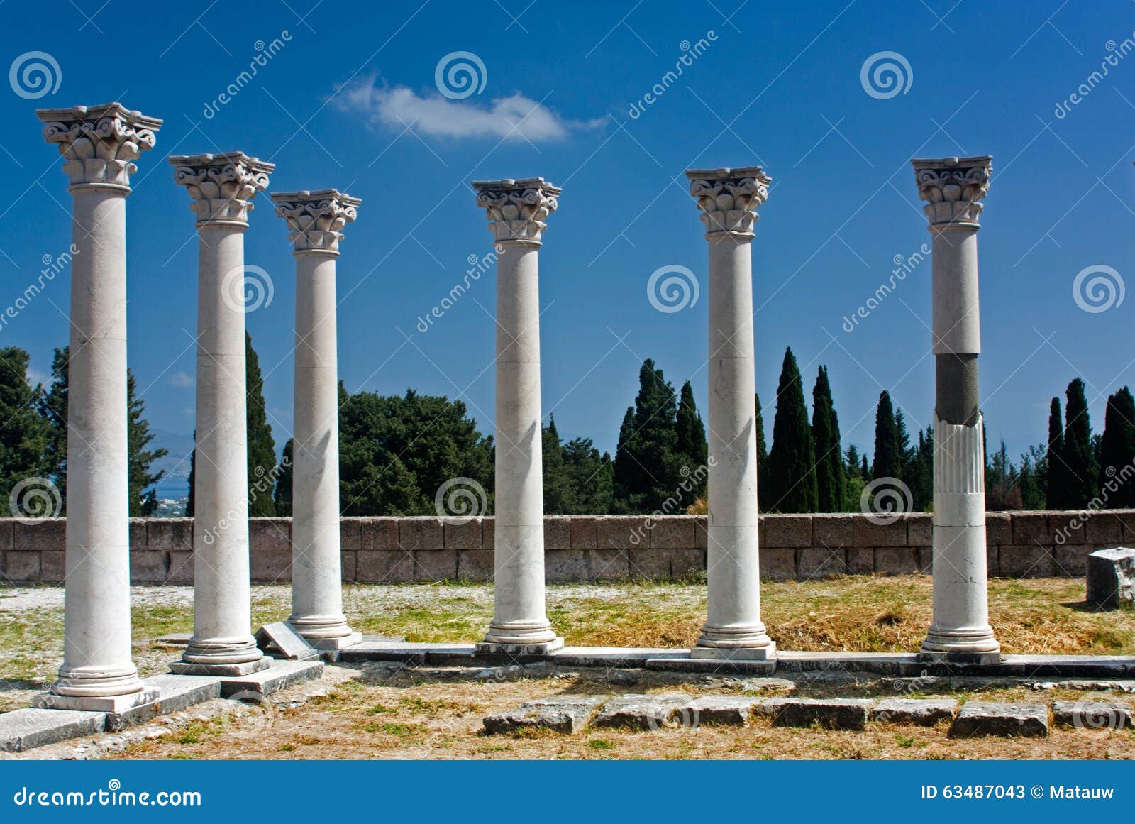 Colonne greche immagine stock. Immagine di colonne, guarigione - 63487043