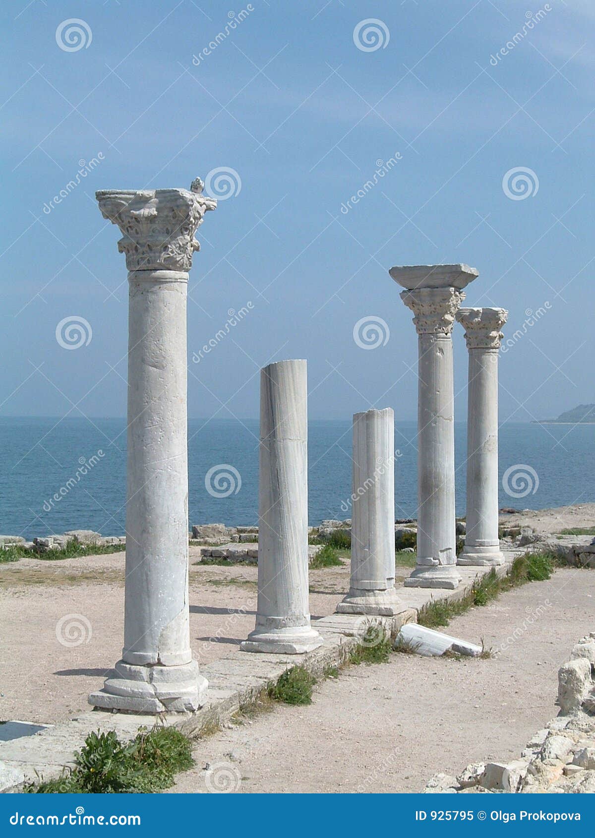 Colonne greche immagine stock. Immagine di colonne, molla - 925795
