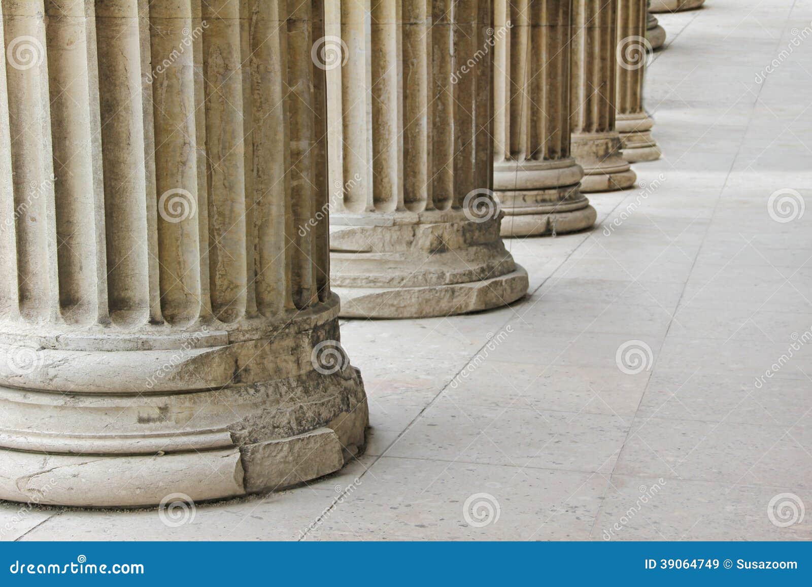 Colonne romane immagine stock. Immagine di esterno, pietra - 39064749