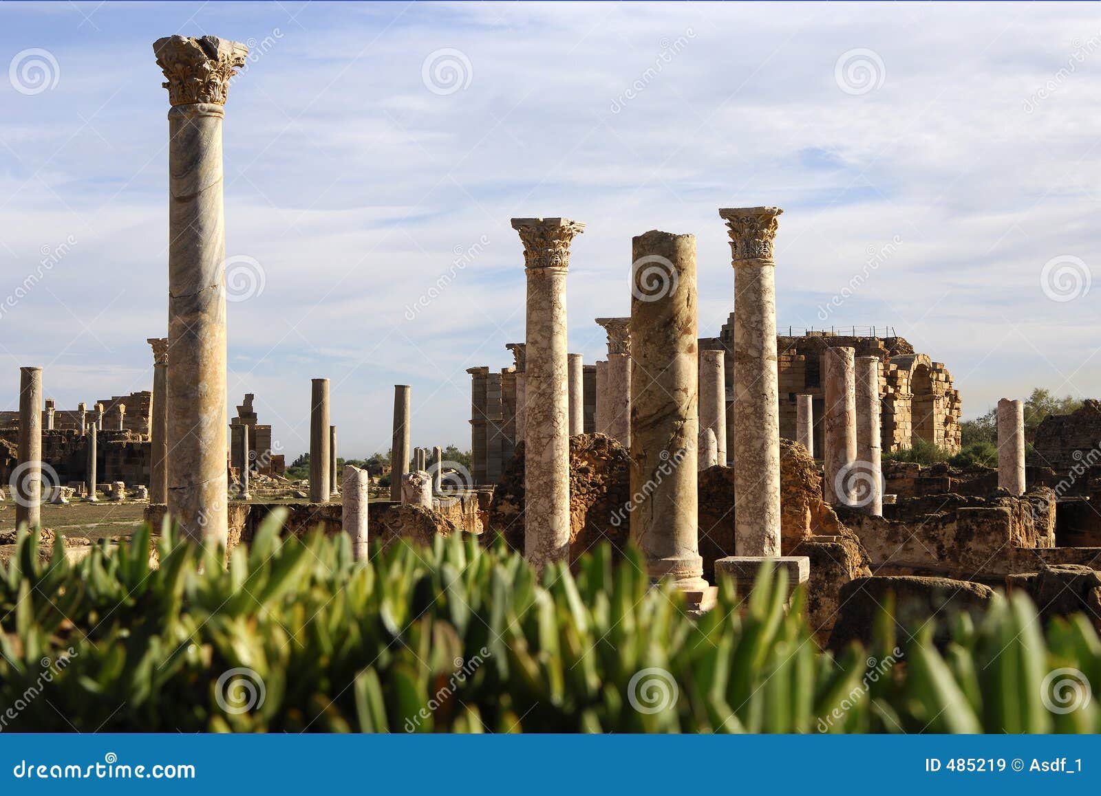 Colonne romane immagine stock. Immagine di culto, antico - 485219