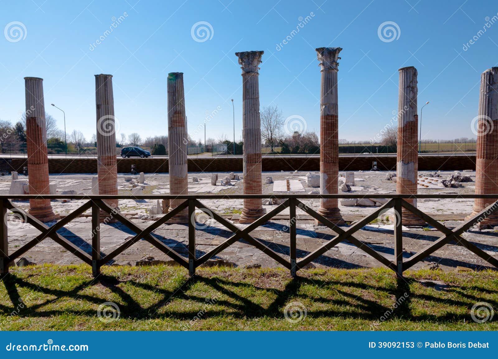 Colonne Romane Su Aquileia Archeologico Immagine Stock - Immagine di ...