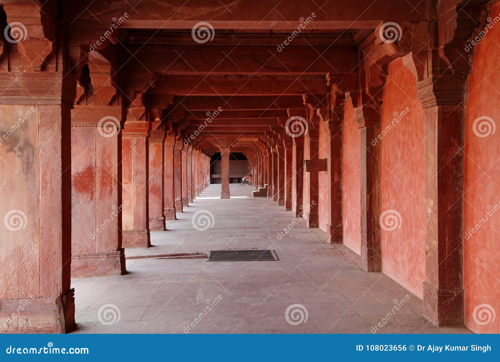Colonnes Dans La Cour De La Cour De Pachisi Photo stock - Image du ...