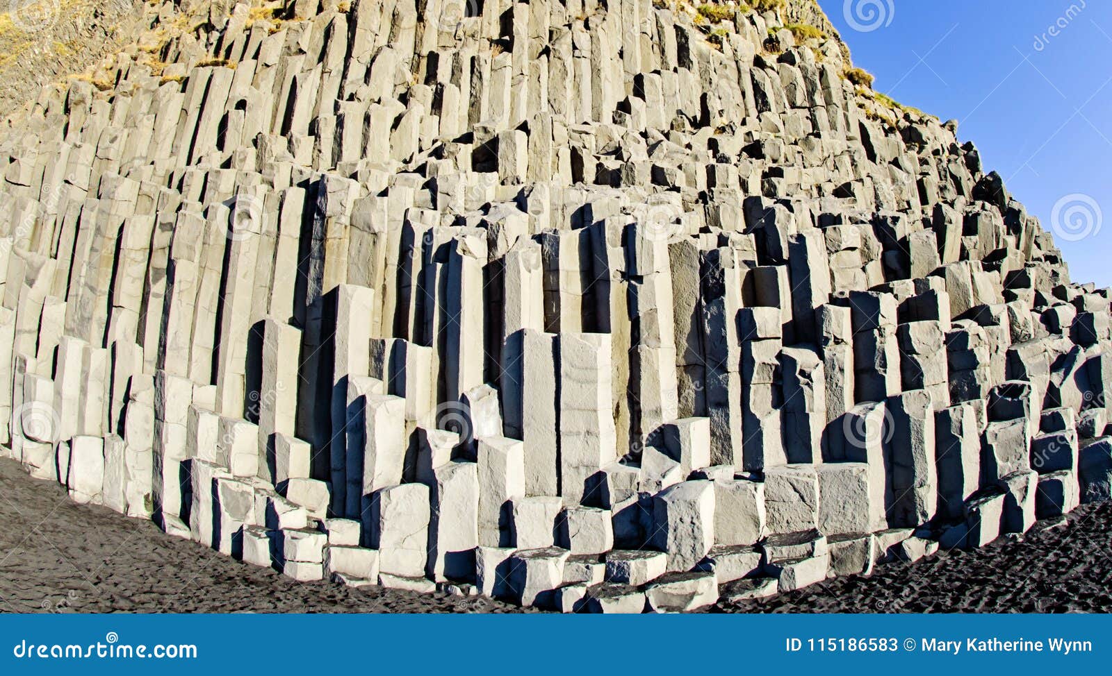 Colonnes Islande De Roche De Basalte Image stock - Image du caverne ...