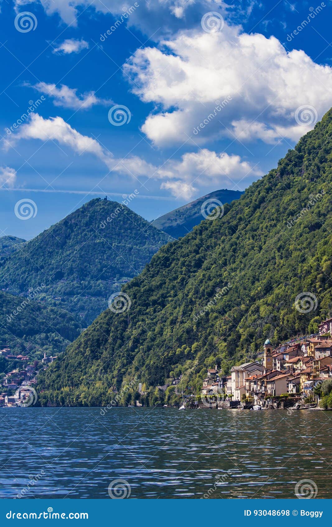 Colonno, lago Como, Italia foto de archivo. Imagen de italia - 93048698