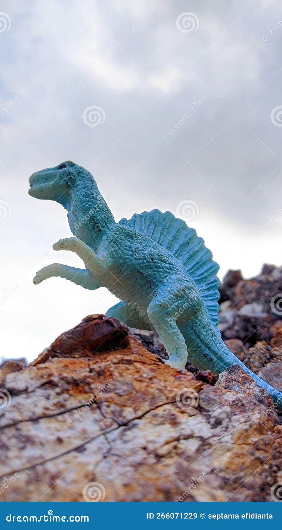 Color Azul De Juguete De Dinosaurio Imagen de archivo - Imagen de ...