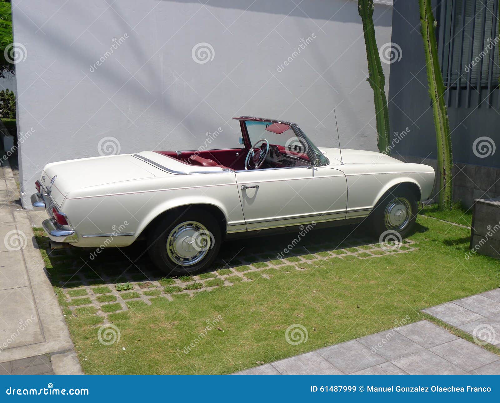 Color Blanco Mercedes-Benz 230 SL Imagen de archivo editorial - Imagen ...