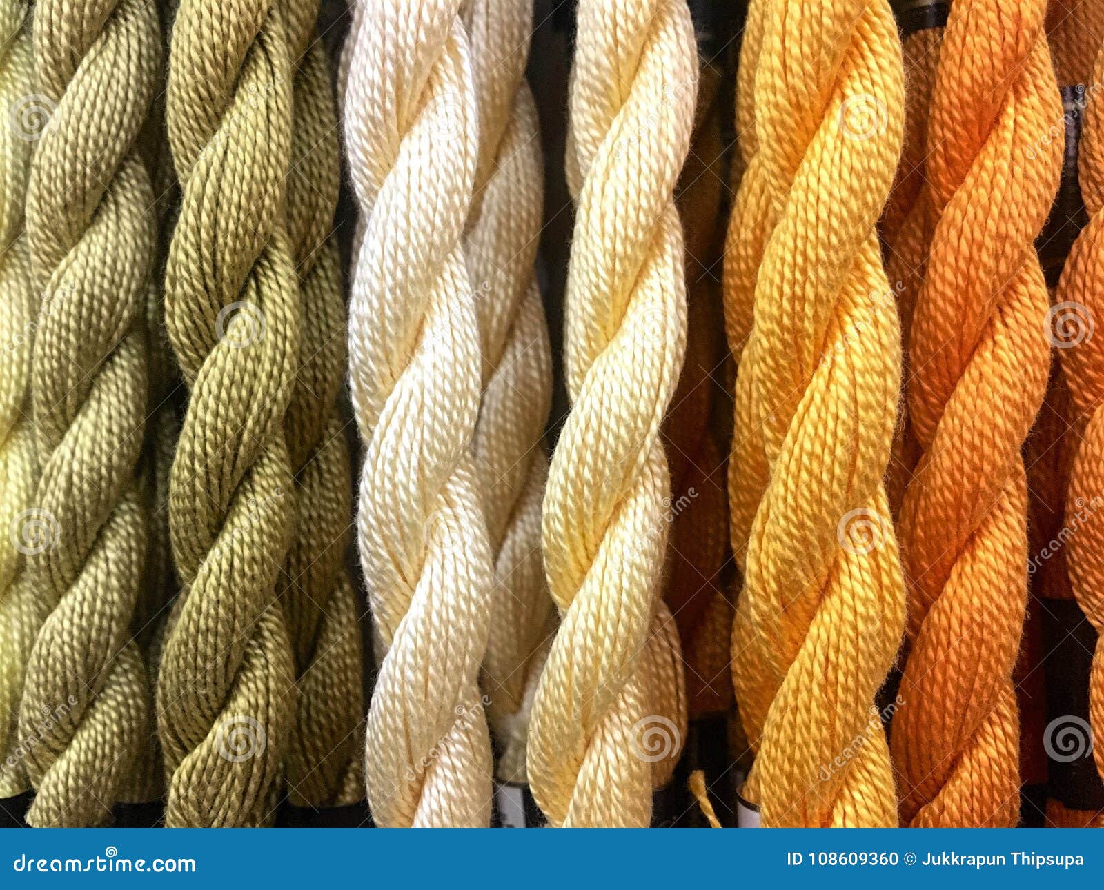 Color Caliente Del Hilo Del Hilado Foto de archivo - Imagen de suave ...