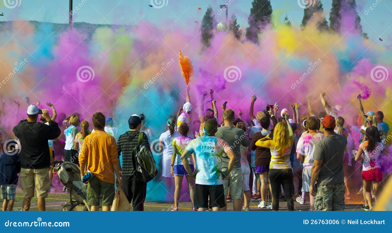Color Me Rad Color Bombs editorial photo. Image of people - 26763006