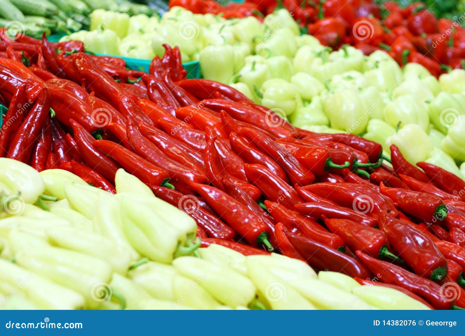 Color Pimienta En Supermaket Foto de archivo - Imagen de comestibles ...