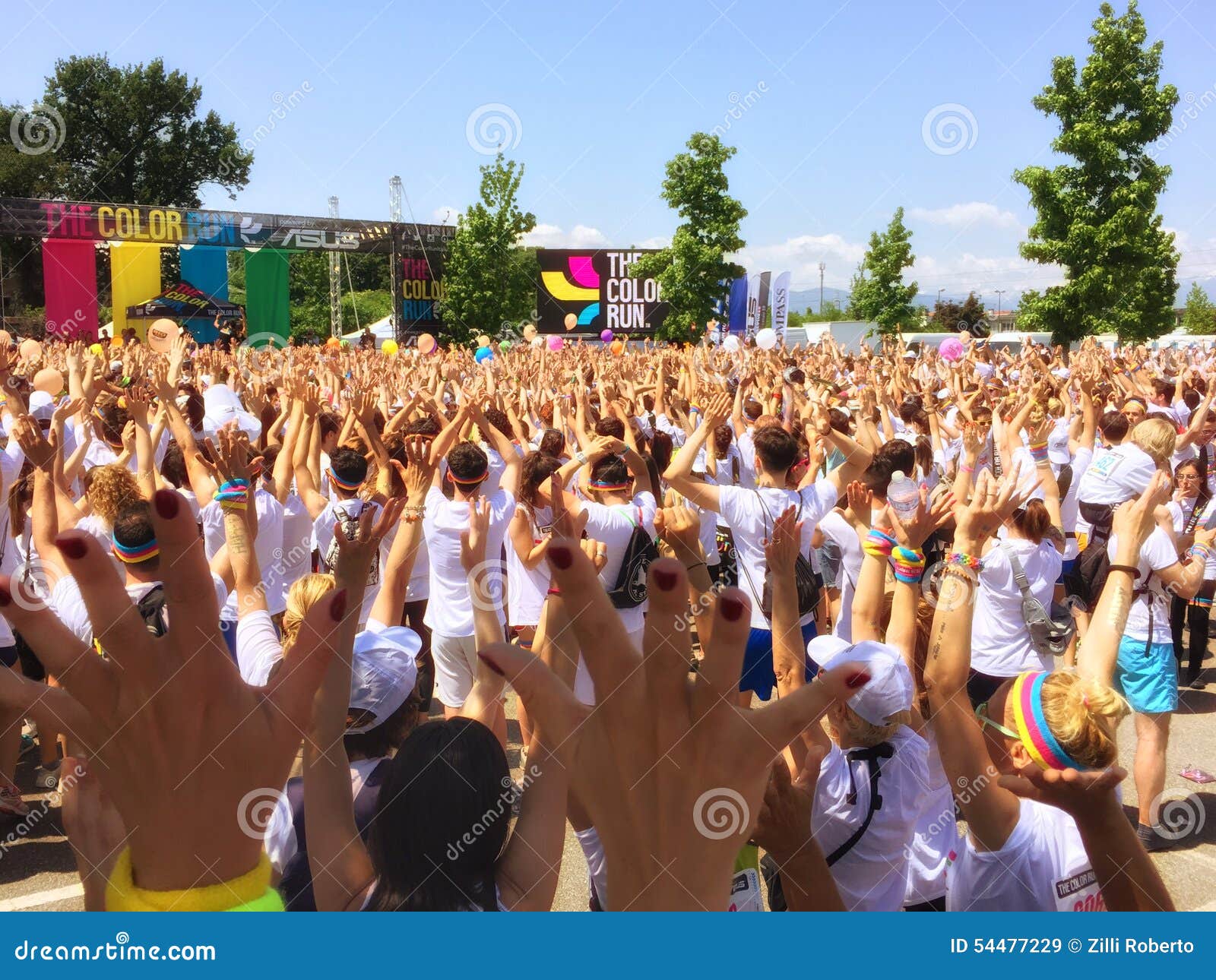The Color Run Tour 2015 editorial stock image. Image of italy - 54477229
