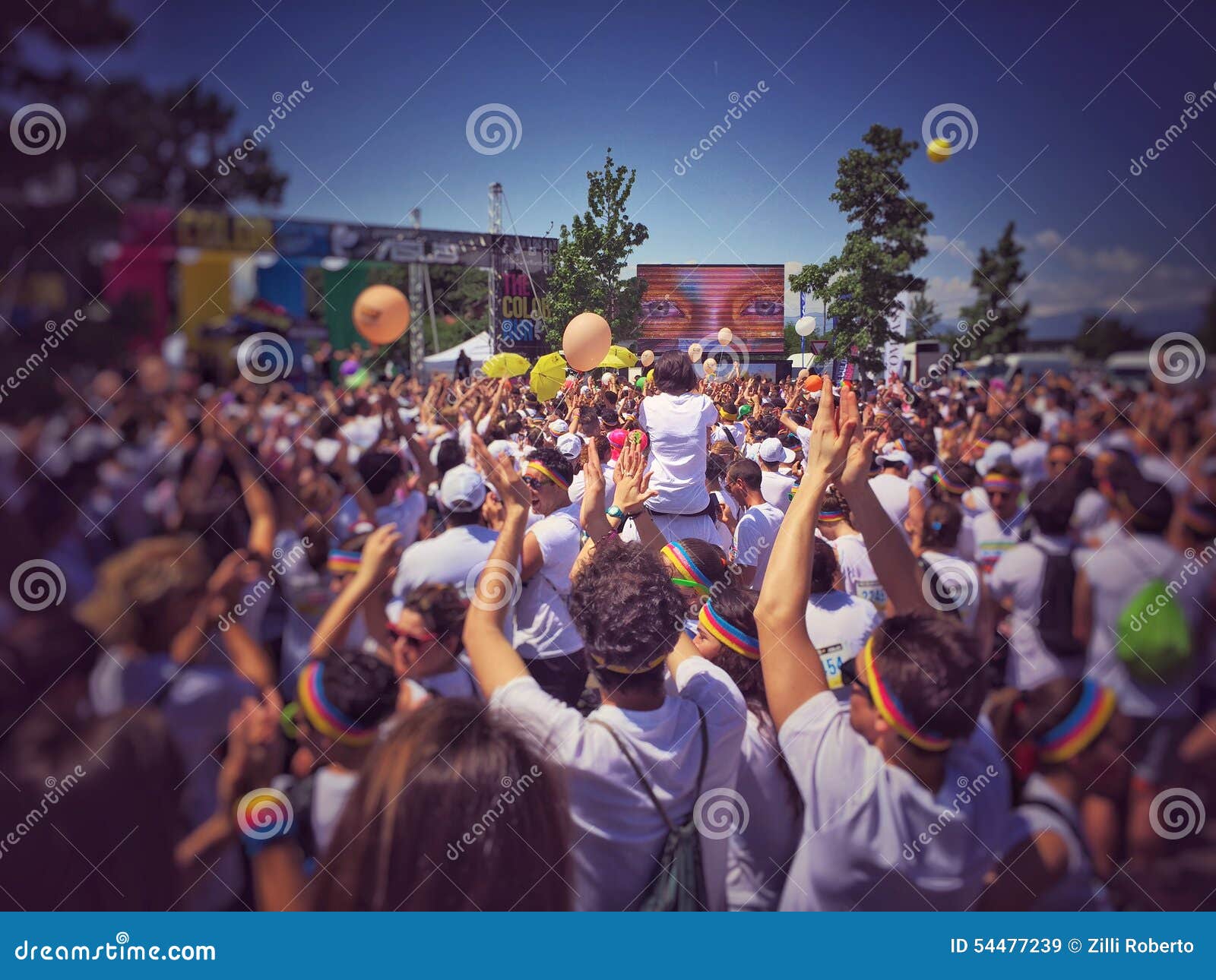 The Color Run Tour 2015 editorial stock image. Image of tour - 54477239