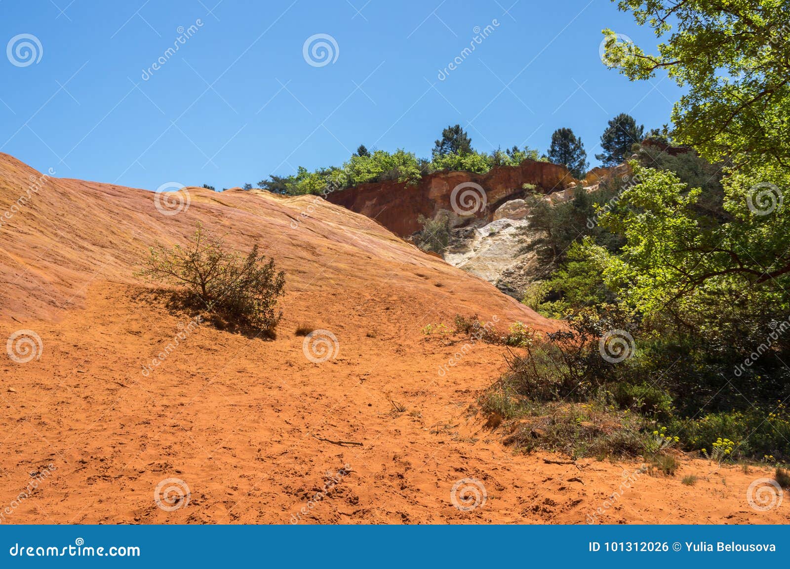 Colorado Provencal En Rustrel Foto de archivo - Imagen de rocoso ...