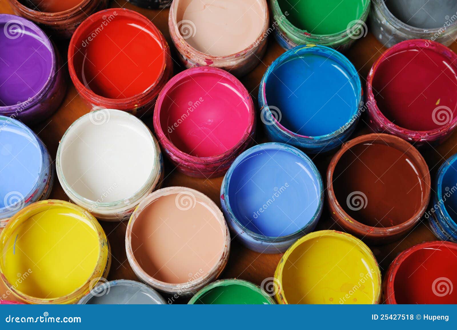 Colorant coloré photo stock. Image du coffre, vert, fond - 25427518