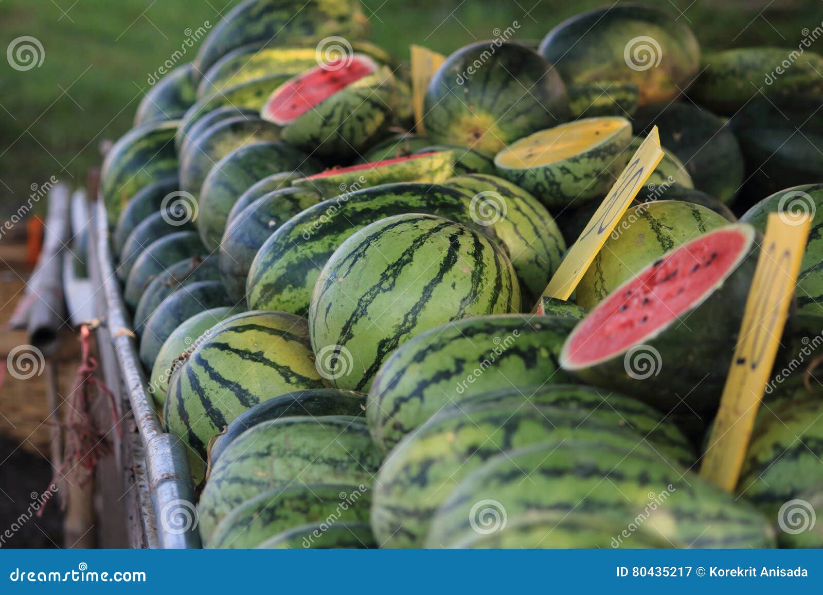 Colore dell'anguria immagine stock. Immagine di anguria - 80435217