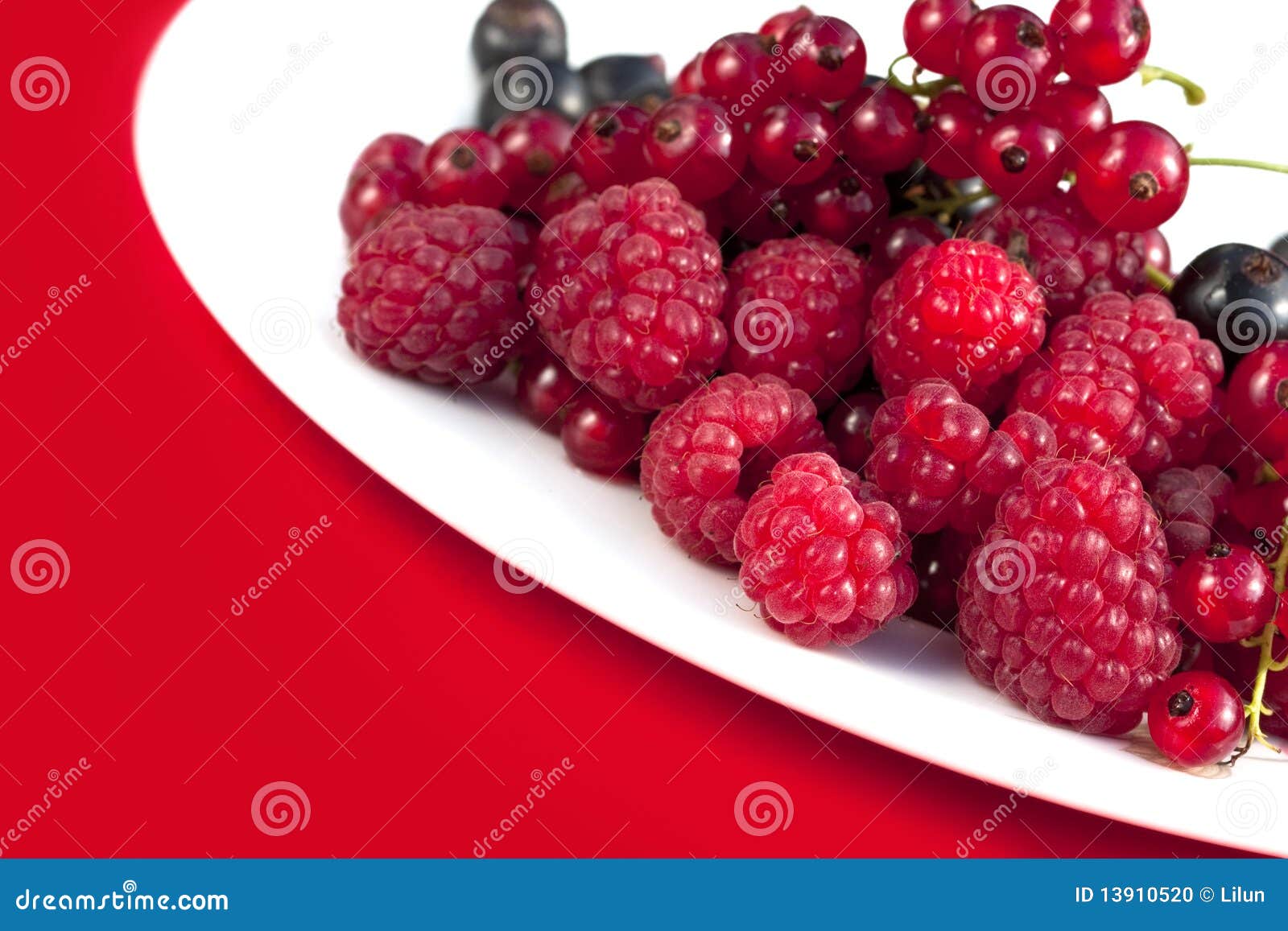 Colore rosso del lampone fotografia stock. Immagine di bacca - 13910520