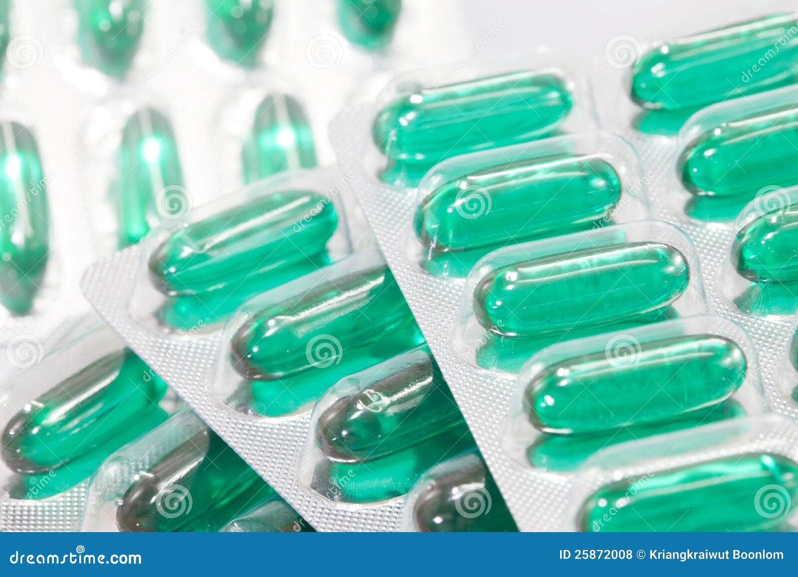 Colore Verde Delle Capsule Molli Nelle Strisce Fotografia Stock ...