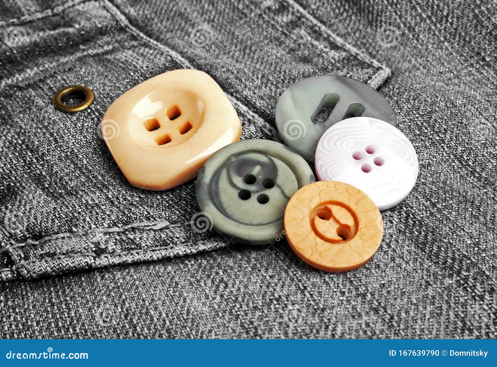 Colored buttons on denim 库存照片. 图片 包括有 现代, 金属, 衣裳, 方式 - 167639790