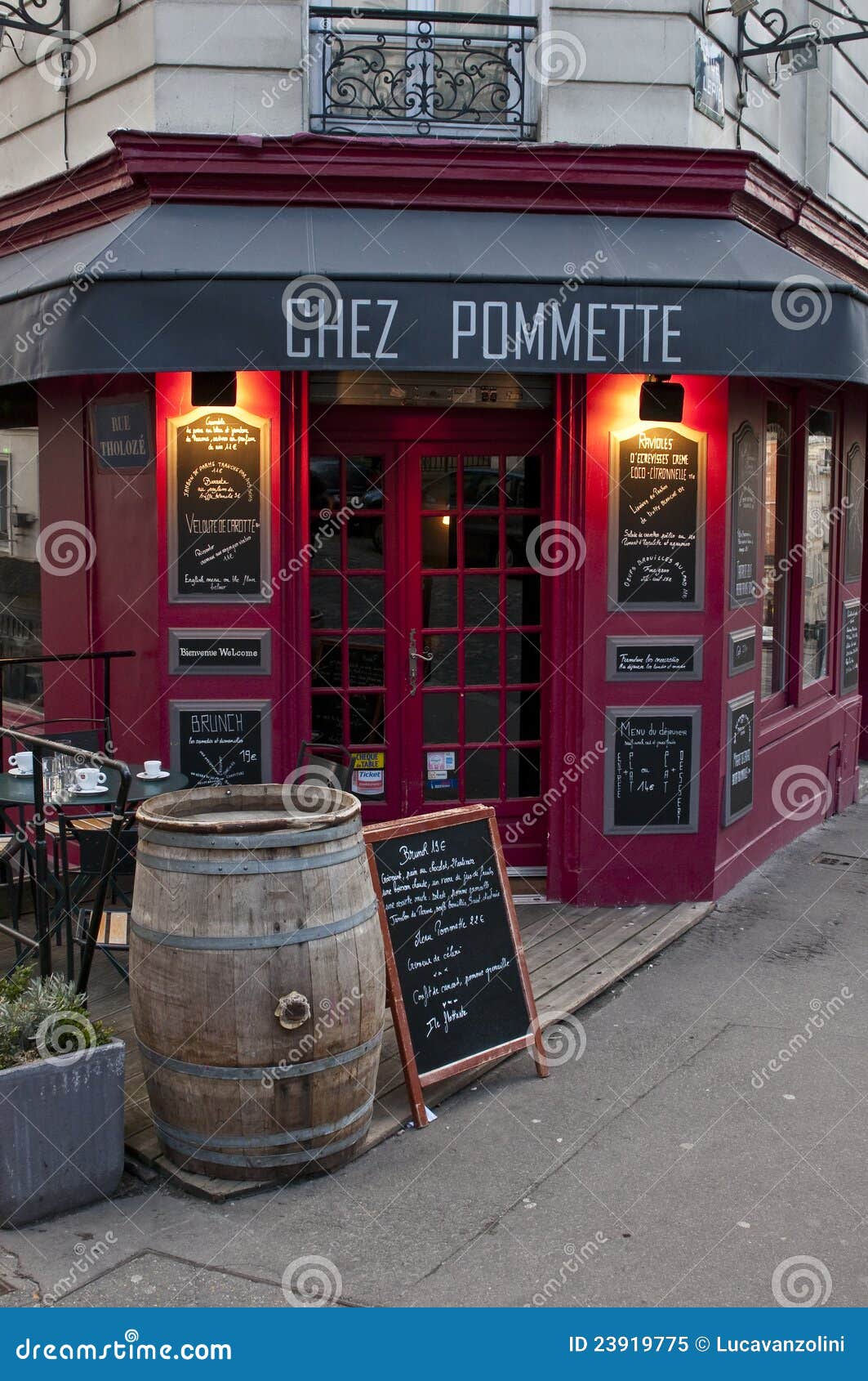 Typical Restaurant in Paris Editorial Image - Image of feel, food: 23919775