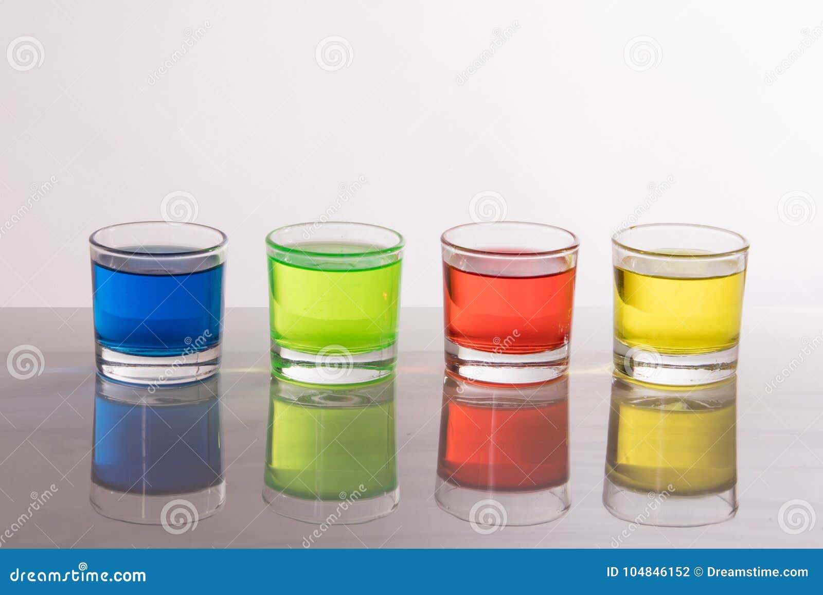 Colores de cristal foto de archivo. Imagen de cristal - 104846152