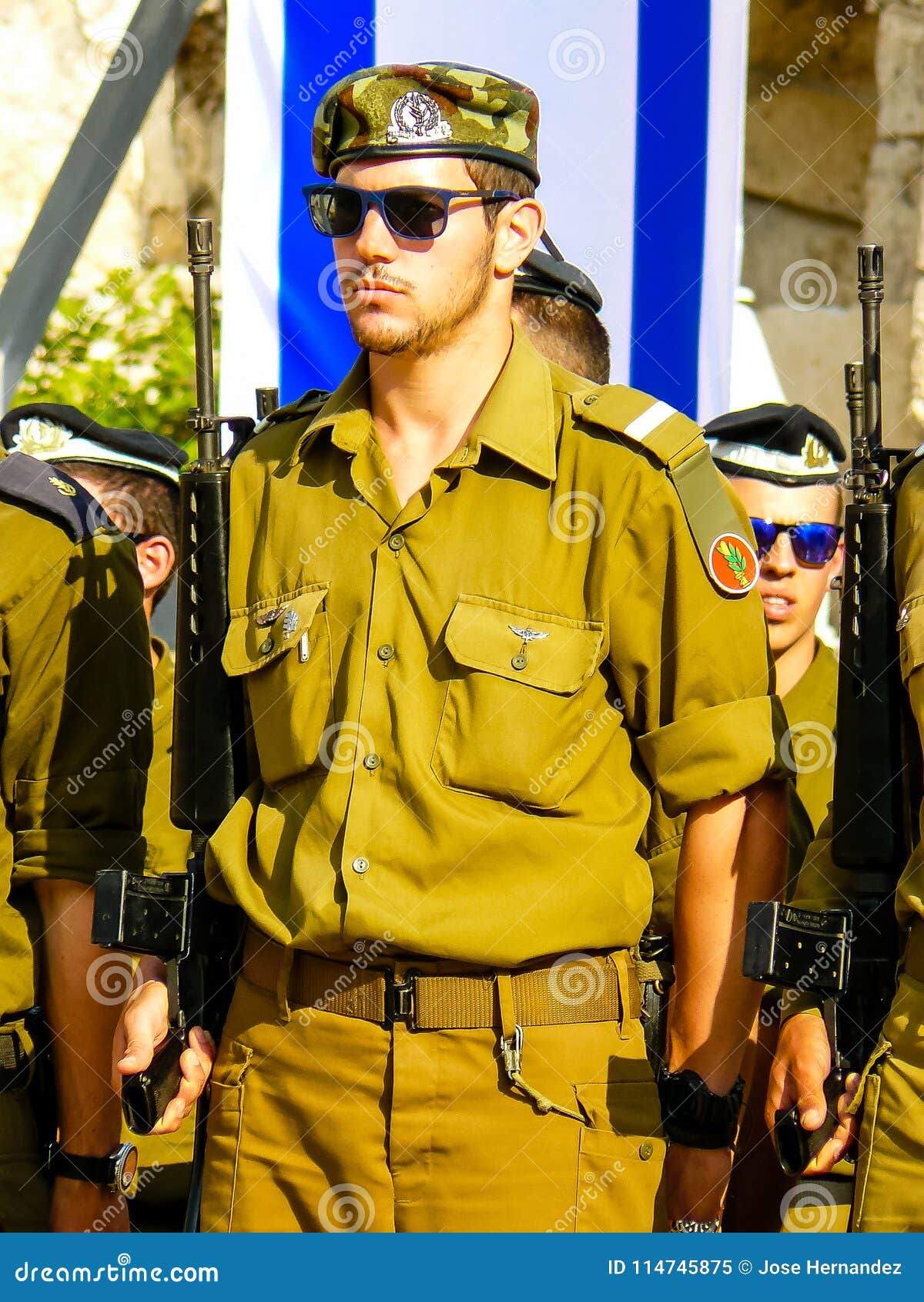 Colores de Israel imagen editorial. Imagen de uniforme - 114745875