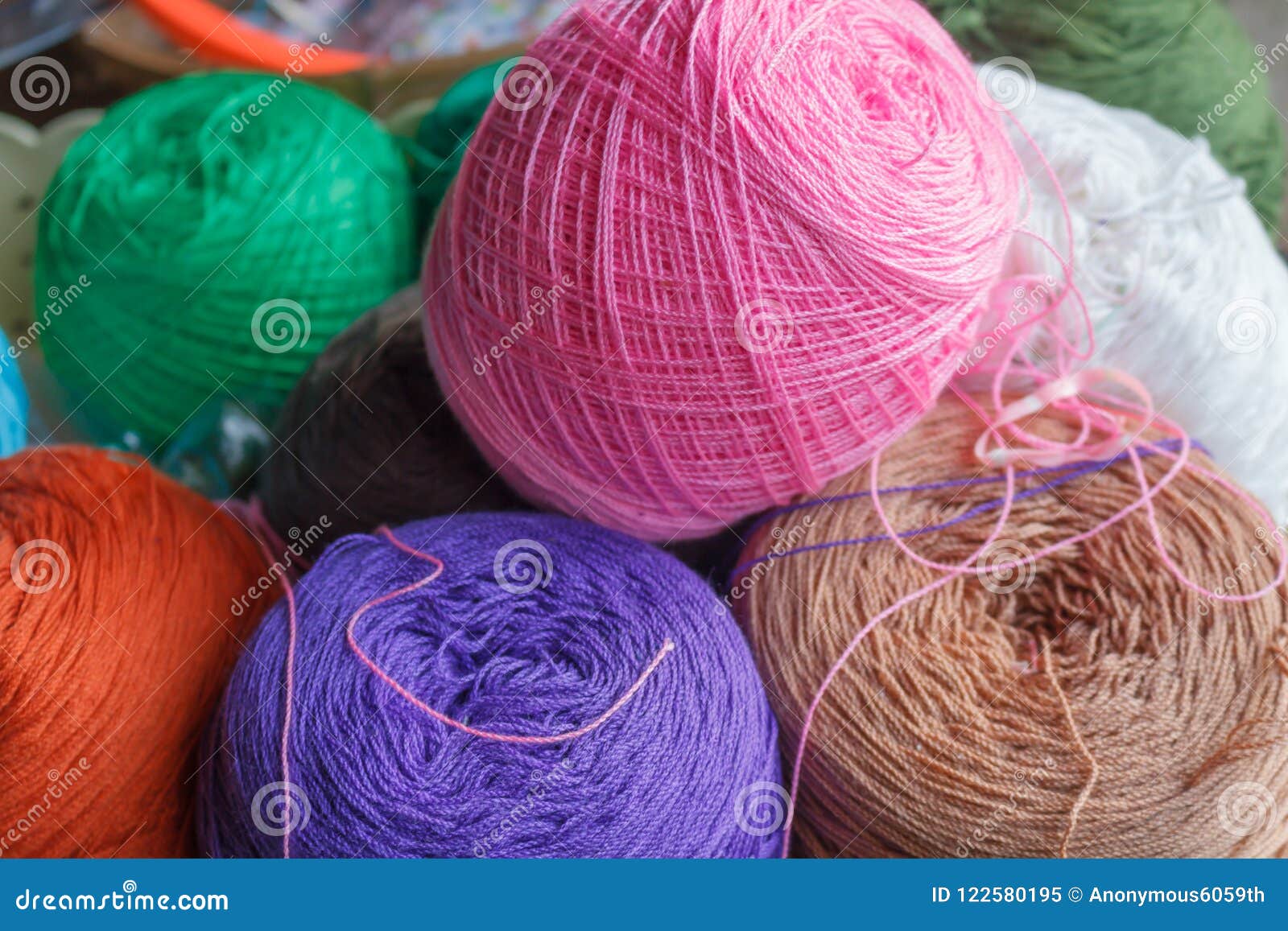 Colores De La Seda Del Hilo Imagen de archivo - Imagen de manojo ...