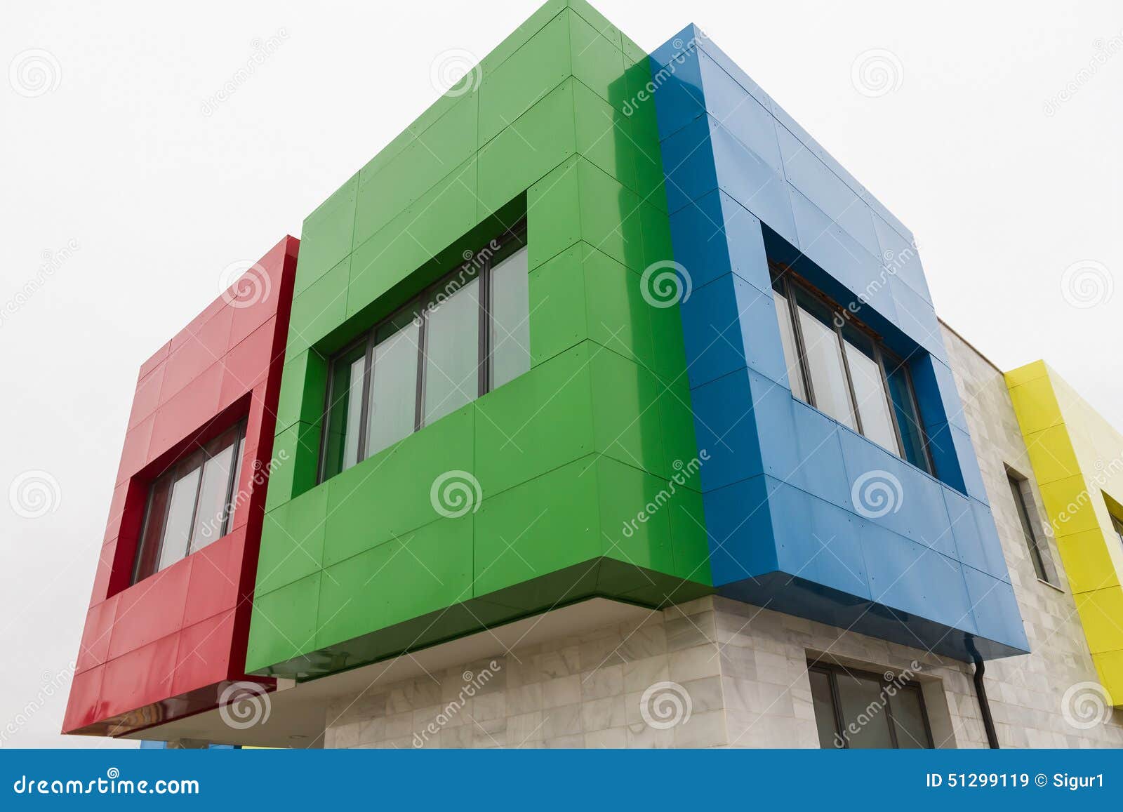 Colores del edificio imagen de archivo. Imagen de cubo - 51299119