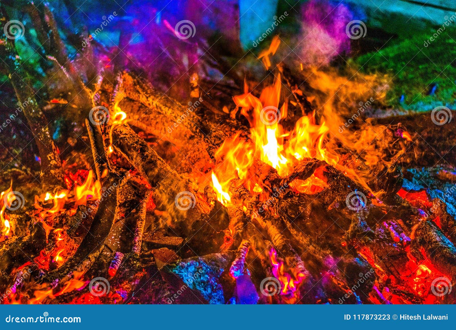 Colores del fuego imagen de archivo. Imagen de principio - 117873223