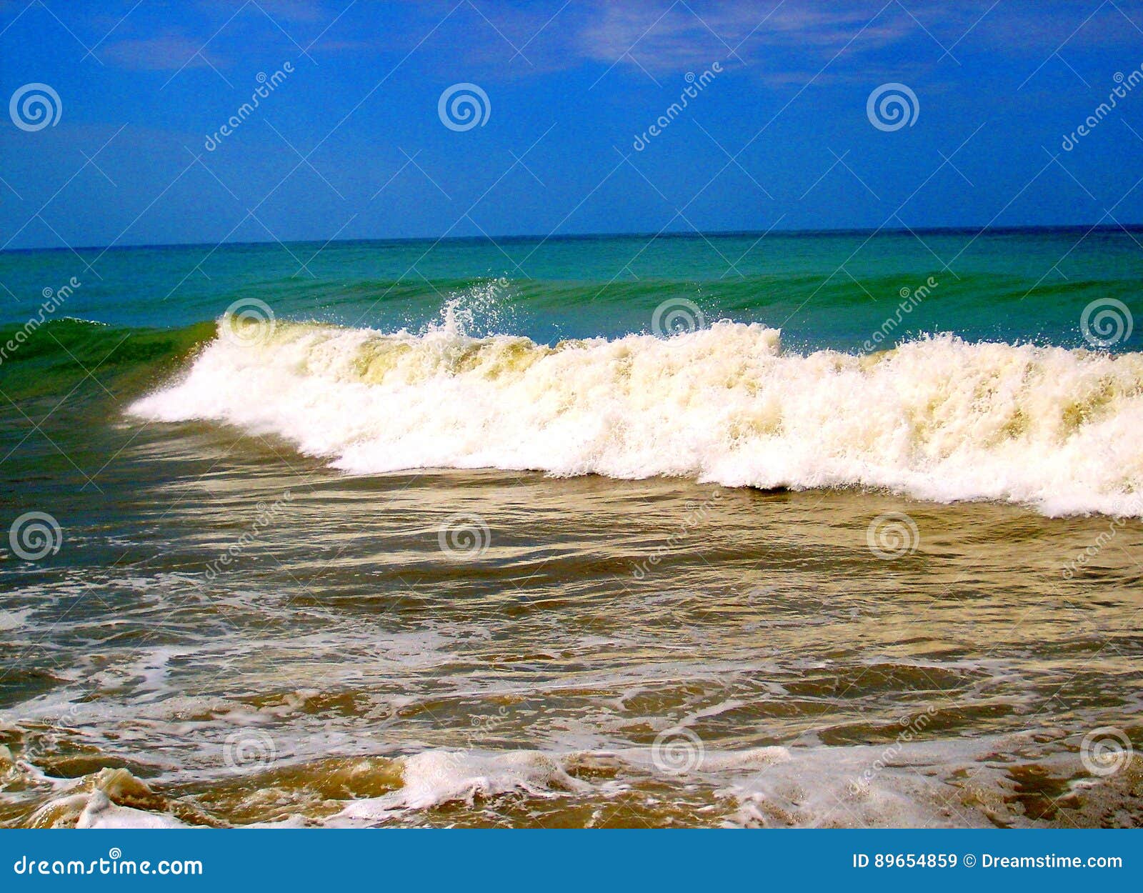 Colores del mar imagen de archivo. Imagen de ondas, cielo - 89654859