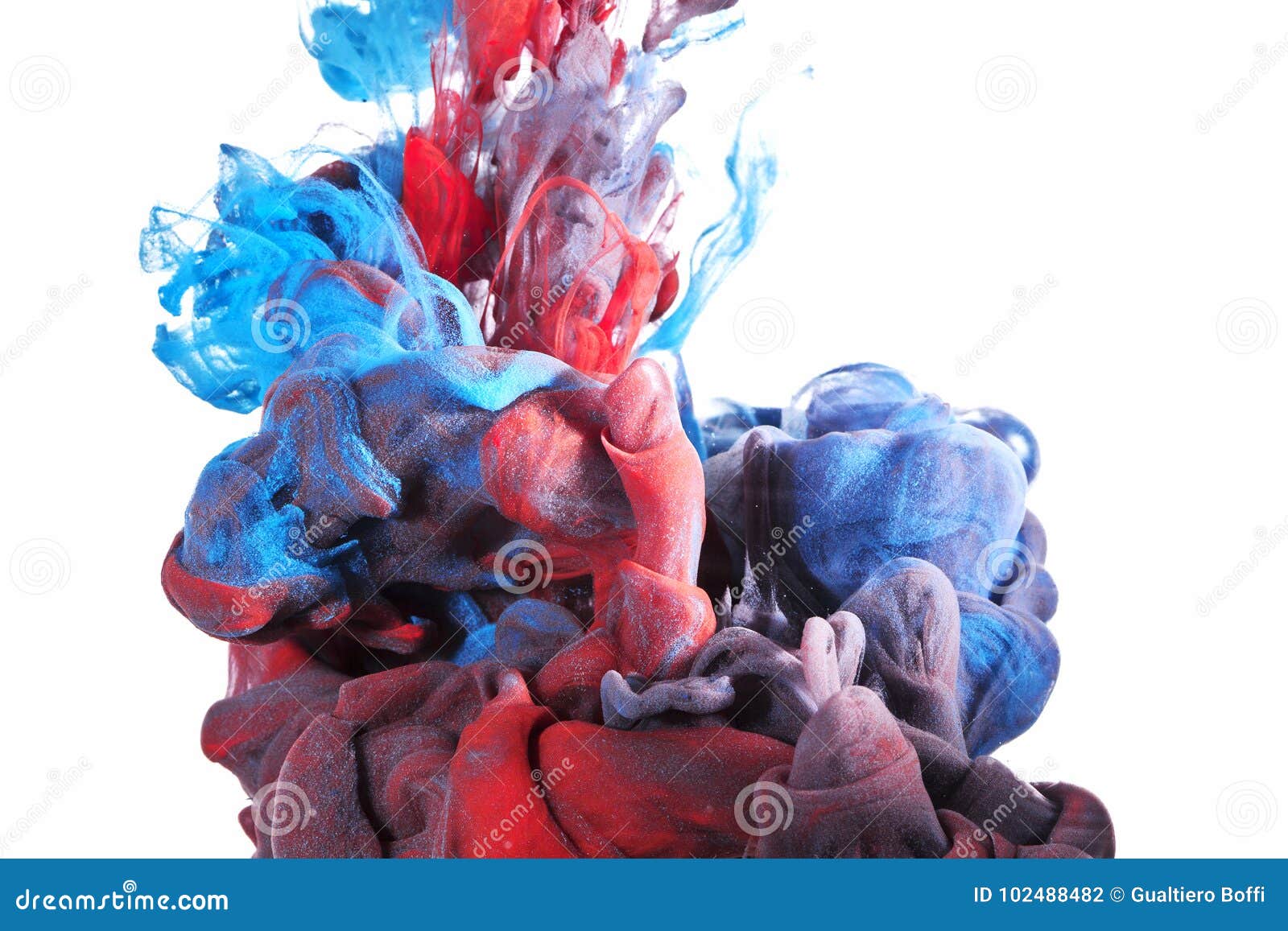 Colores en agua foto de archivo. Imagen de pigmento - 102488482