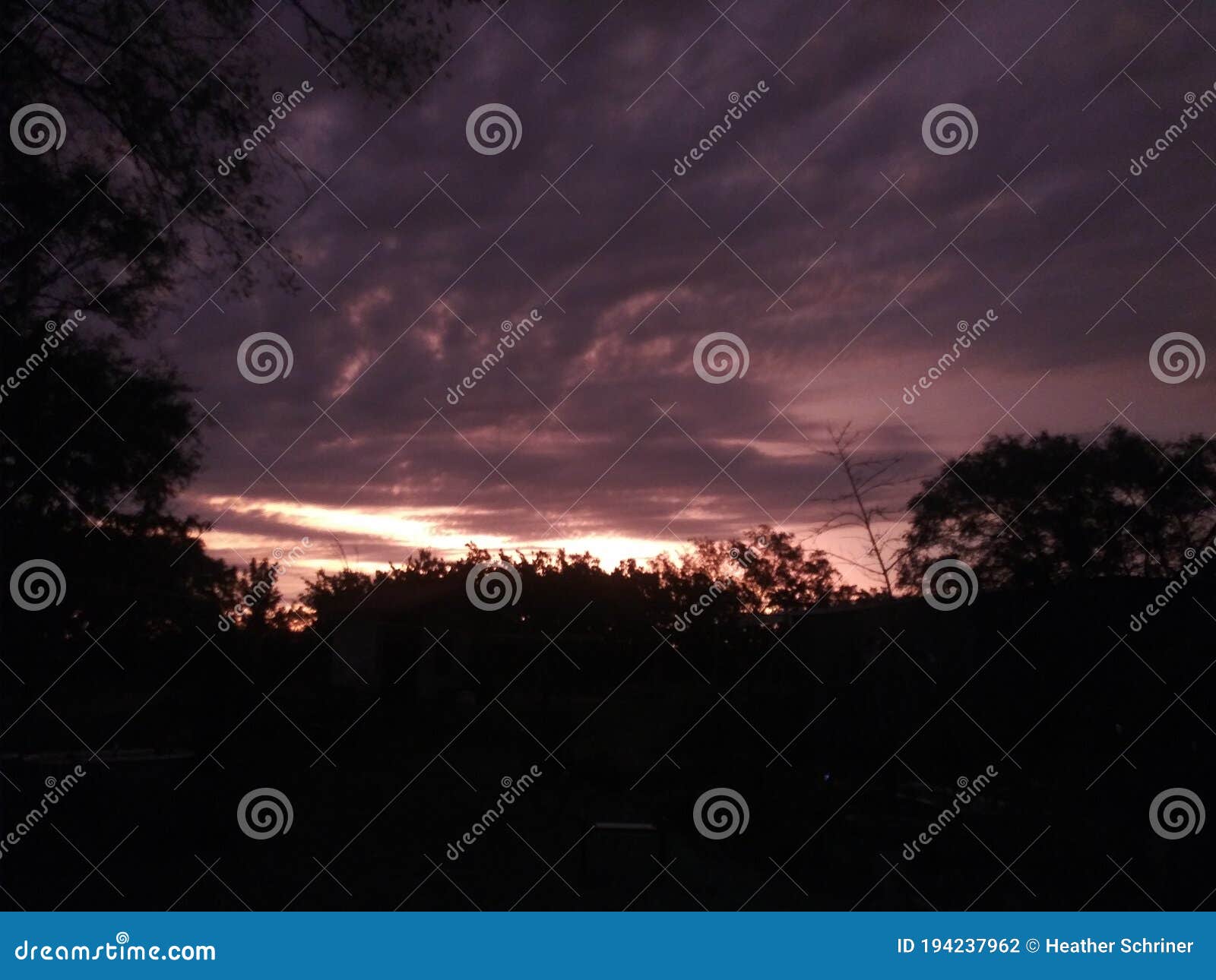 Colores en las nubes foto de archivo. Imagen de colores - 194237962