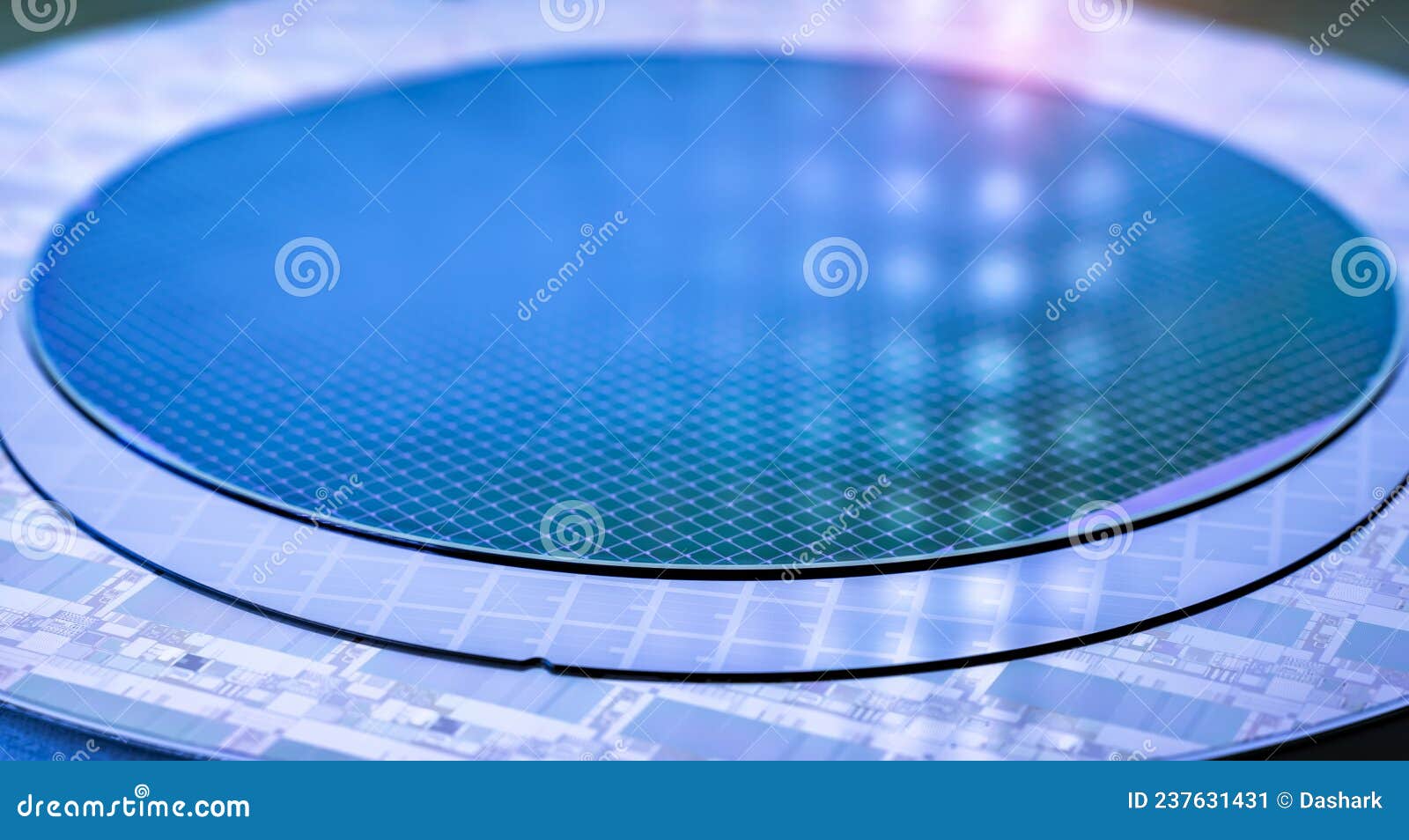 Colores Reflectantes De Oblea De Chip De Silicio Imagen de archivo ...