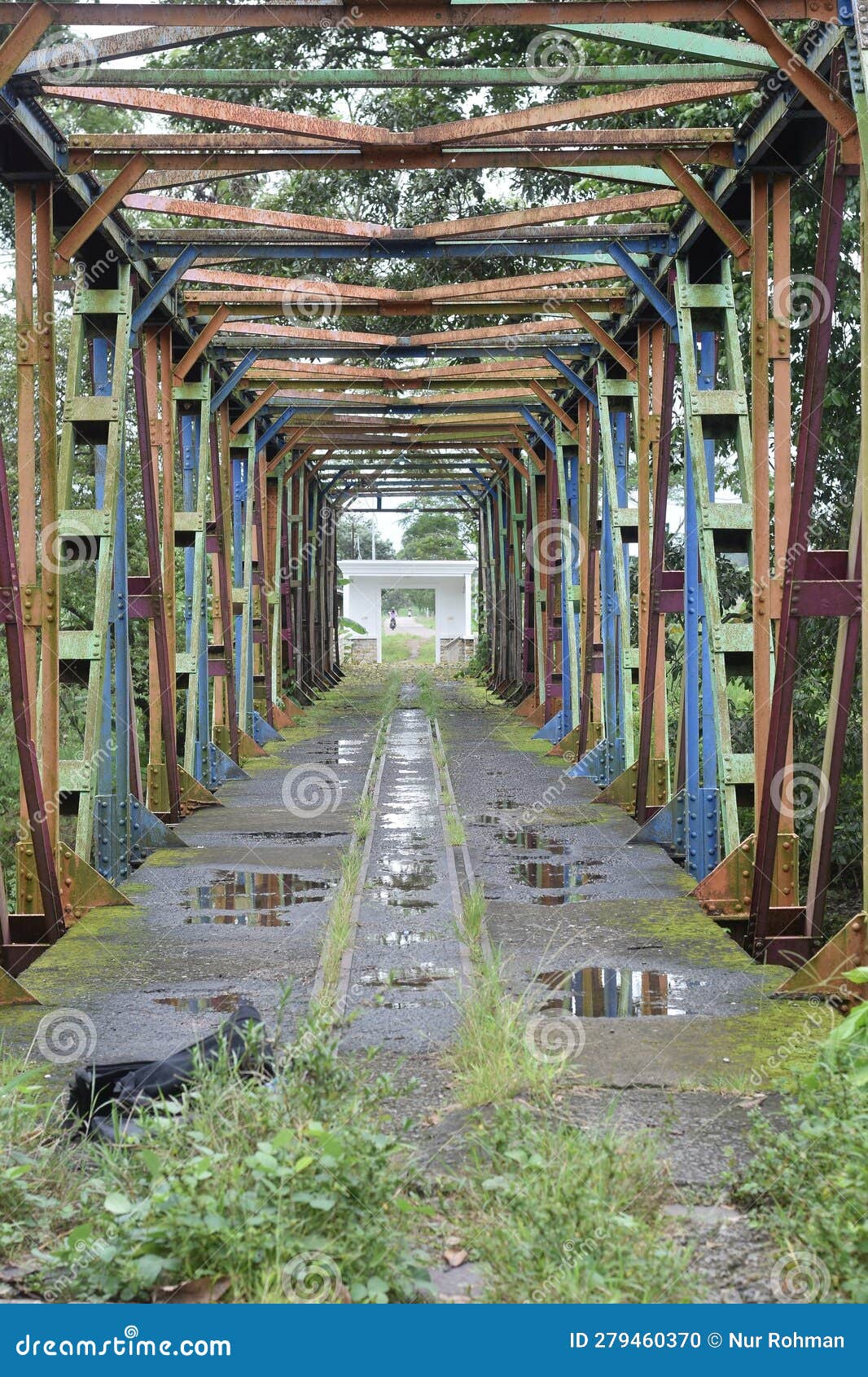 Colorful Bridges and Railroad Tracks that are No Longer Functioning ...
