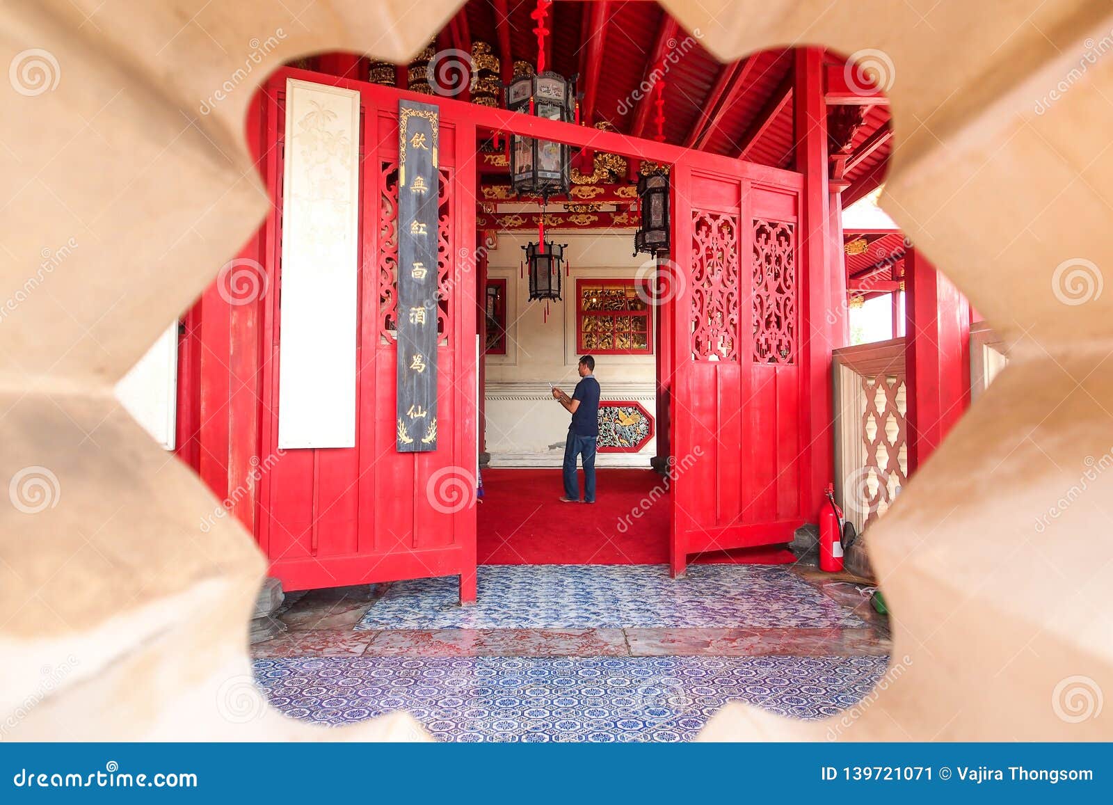 Colorful Chinese Building At Epcot In Walt Disney World Resort 1 ...