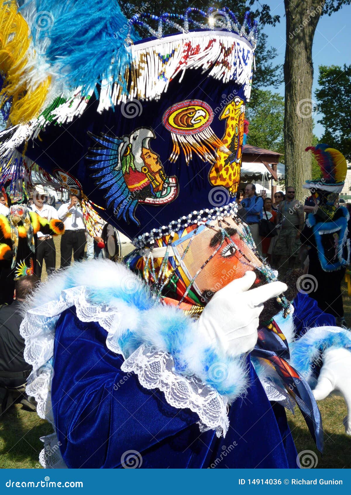Colorful Costume Close-up editorial photo. Image of performer - 14914036