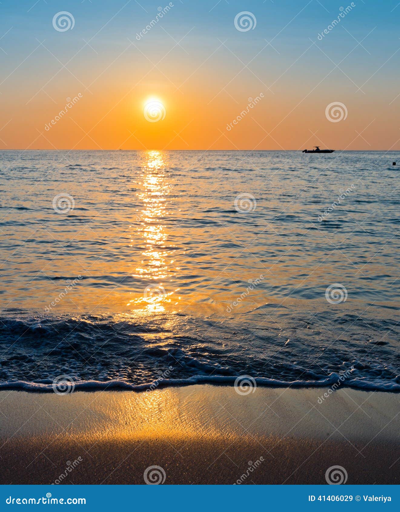 Colorful dawn over the sea stock image. Image of azure - 41406029