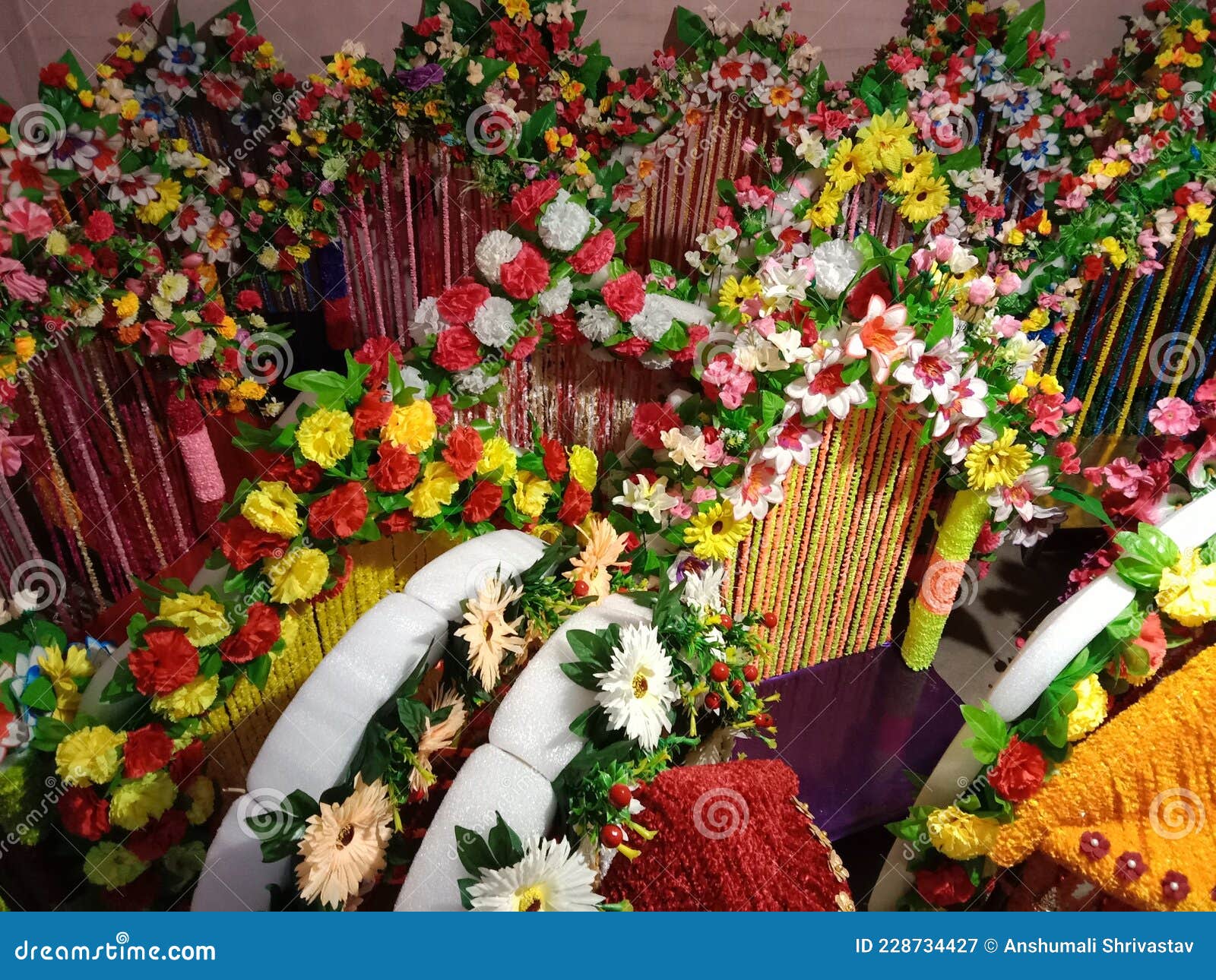 Colorful Decorative Frames with Flower Garlands for Multipurpose Use ...