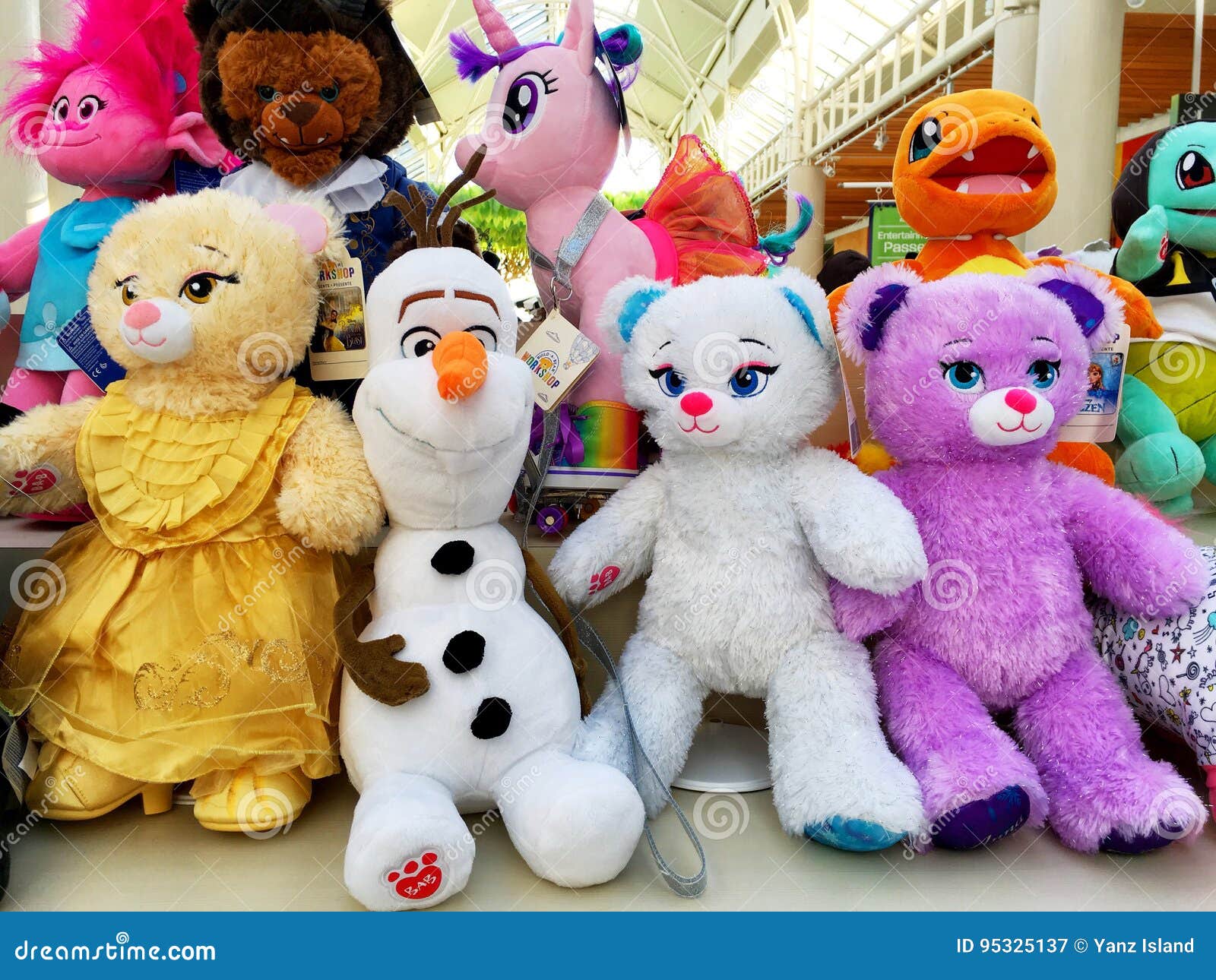 Colorful dolls editorial photography. Image of market - 95325137